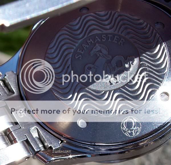 Inside the Case Pictures of Seamaster Professional 300 model: 2541800 ...